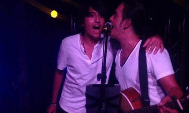 Διονύσης Σχοινάς: Στη σκηνή με το γιο του και την Καίτη Γαρμπή (βίντεο)