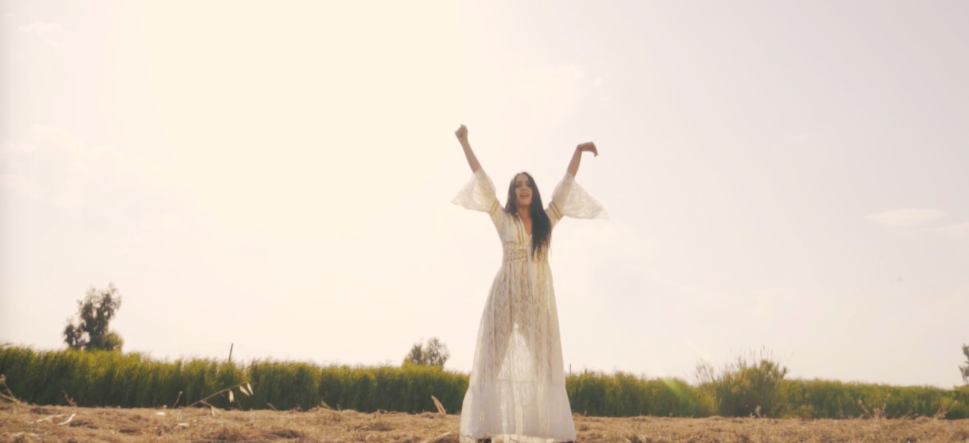 "Δες με" - Δείτε το νέο βίντεο κλιπ της Μαλού