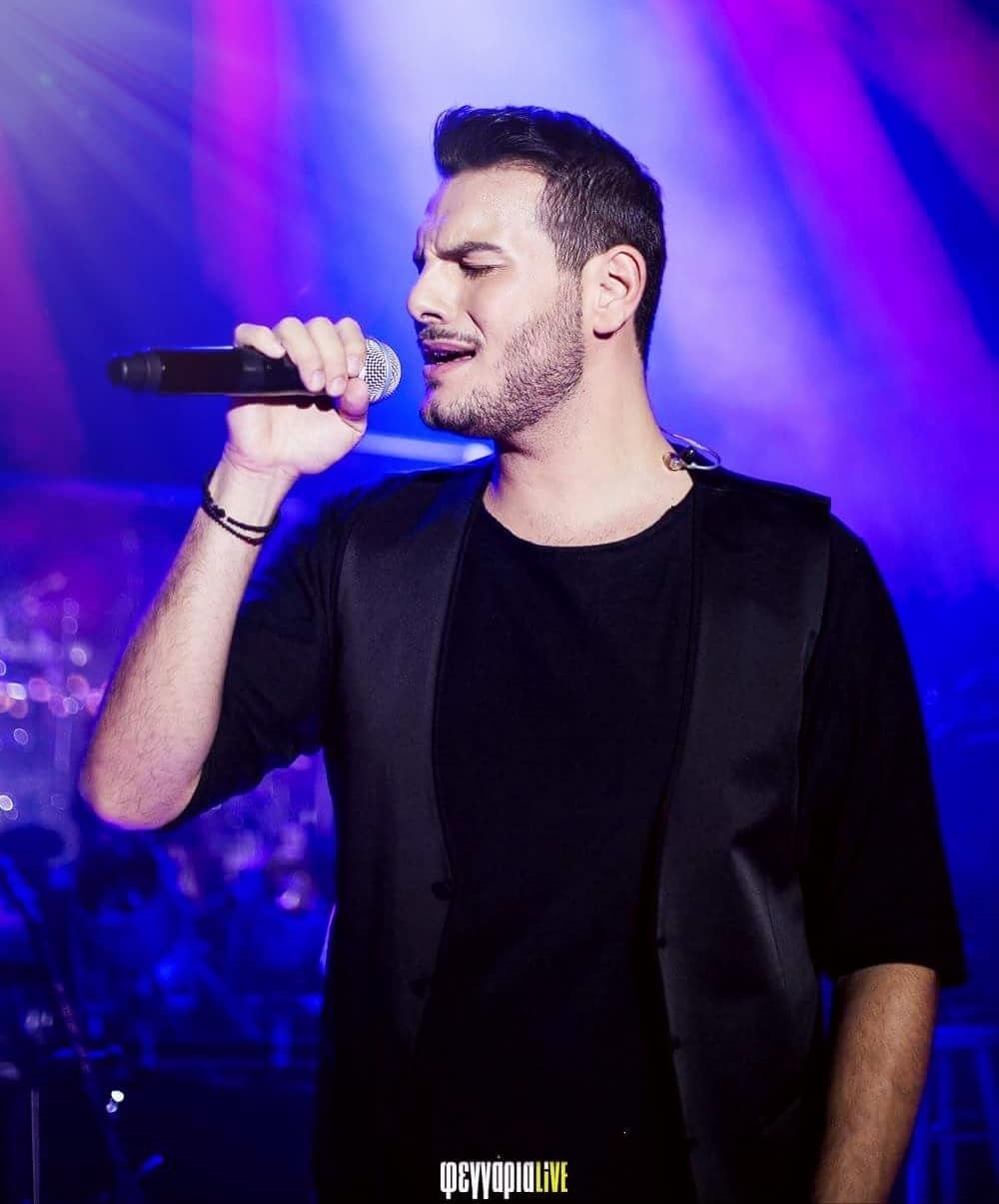 Λευτέρης Αδριανός: «Βροχή» τα λουλούδια για το «Next Big Thing» του ...